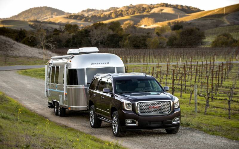 Comparison - GMC Yukon XL Denali 2017 - vs - BMW X5 xDrive50i 2017 | SUV Drive